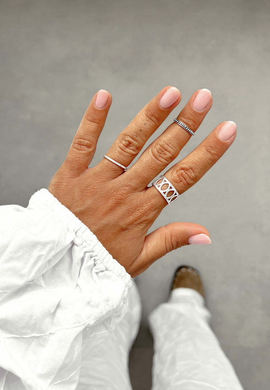 ANK RING | Midi Ring with Silver Dots Design – San Saru